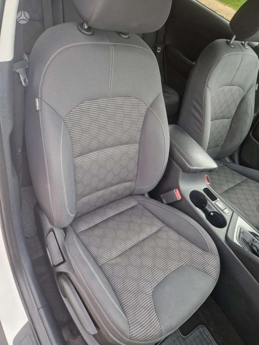 White Kia Niro 2019 in Panevezys, with an engine capacity of 1.60 L and mileage of 285 thousand km for 8590 €, photo 15 on AUTOMOTO.COM.LV