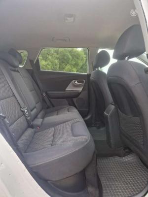 White Kia Niro 2019 in Panevezys, with an engine capacity of 1.60 L and mileage of 285 thousand km for 8590 €, photo 17 on AUTOMOTO.COM.LV