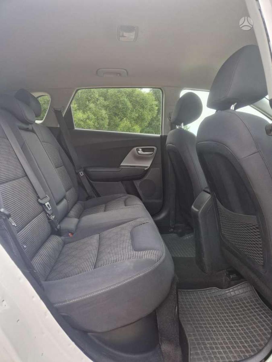White Kia Niro 2019 in Panevezys, with an engine capacity of 1.60 L and mileage of 285 thousand km for 8590 €, photo 17 on AUTOMOTO.COM.LV