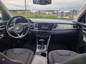 White Kia Niro 2019 in Panevezys, with an engine capacity of 1.60 L and mileage of 285 thousand km for 8590 €, photo 18 on AUTOMOTO.COM.LV