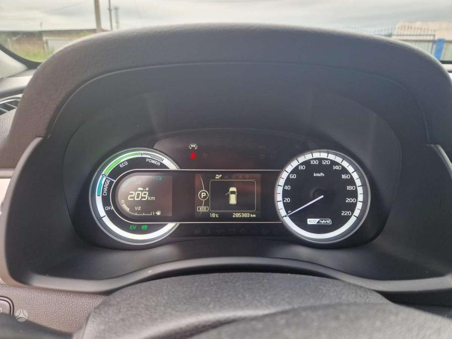 White Kia Niro 2019 in Panevezys, with an engine capacity of 1.60 L and mileage of 285 thousand km for 8590 €, photo 21 on AUTOMOTO.COM.LV