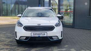 White Kia Niro 2019 in Siauliai, with an engine capacity of 1.60 L and mileage of 170 thousand km for 13500 €, photo 3 on AUTOMOTO.COM.LV