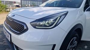 White Kia Niro 2019 in Siauliai, with an engine capacity of 1.60 L and mileage of 170 thousand km for 13500 €, photo 8 on AUTOMOTO.COM.LV