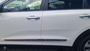 White Kia Niro 2019 in Siauliai, with an engine capacity of 1.60 L and mileage of 170 thousand km for 13500 €, photo 11 on AUTOMOTO.COM.LV