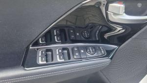 White Kia Niro 2019 in Siauliai, with an engine capacity of 1.60 L and mileage of 170 thousand km for 13500 €, photo 24 on AUTOMOTO.COM.LV