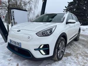 White Kia Niro 2020 in Taurage, with an engine capacity of 0.00 L and mileage of 45 thousand km for 14950 €, photo  on AUTOMOTO.COM.LV