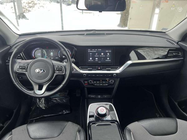 White Kia Niro 2020 in Taurage, with an engine capacity of 0.00 L and mileage of 45 thousand km for 14950 €, photo 7 on AUTOMOTO.COM.LV