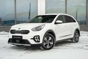 White Kia Niro 2020 in Vilnius, with an engine capacity of 1.58 L and mileage of 36 thousand km for 17999 €, photo  on AUTOMOTO.COM.LV