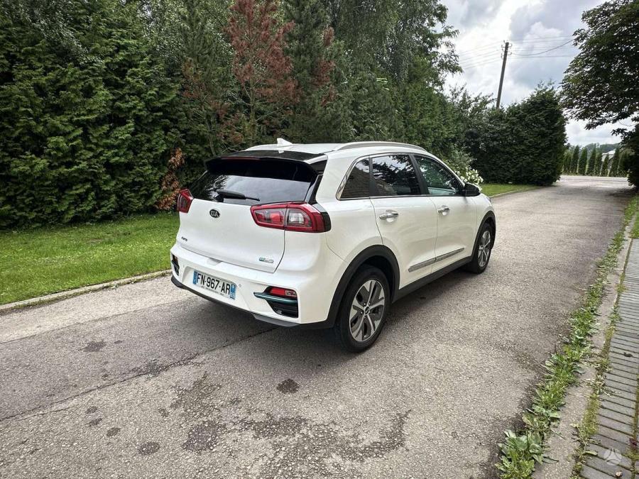 Белый Киа Niro 2020 в Каунас, объемом двигателя 0.00 л и пробегом 160 тыс. км за 10600 €, фото 7 на AUTOMOTO.COM.LV