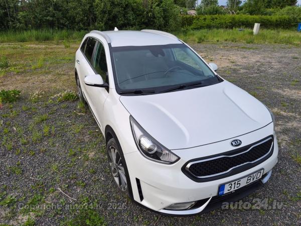 Balts Kia Niro 2017 Tallina, ar dzinēja tilpumu 1.60 L un nobraukumu 146 tūkst. km par 11000 €, foto 3 vietnē AUTOMOTO.COM.LV