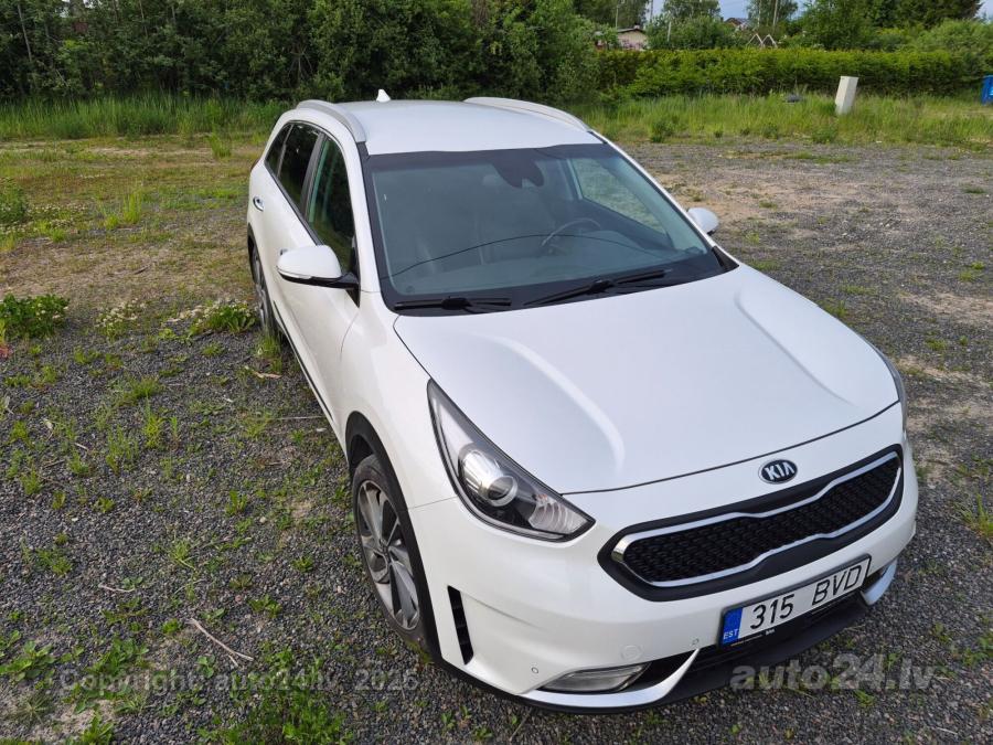 Белый Киа Niro 2017 в Таллин, объемом двигателя 1.60 л и пробегом 146 тыс. км за 11000 €, фото 4 на AUTOMOTO.COM.LV