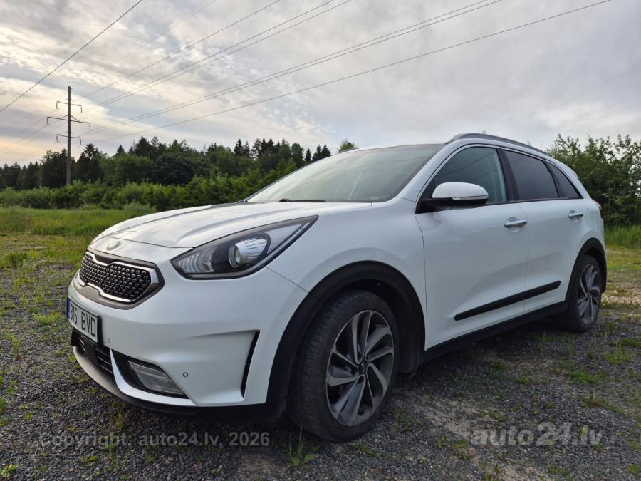 Белый Киа Niro 2017 в Таллин, объемом двигателя 1.60 л и пробегом 146 тыс. км за 11000 €, фото 6 на AUTOMOTO.COM.LV