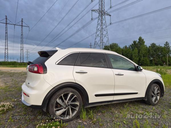 Balts Kia Niro 2017 Tallina, ar dzinēja tilpumu 1.60 L un nobraukumu 146 tūkst. km par 11000 €, foto 6 vietnē AUTOMOTO.COM.LV