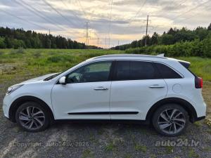 Balts Kia Niro 2017 Tallina, ar dzinēja tilpumu 1.60 L un nobraukumu 146 tūkst. km par 11000 €, foto  vietnē AUTOMOTO.COM.LV