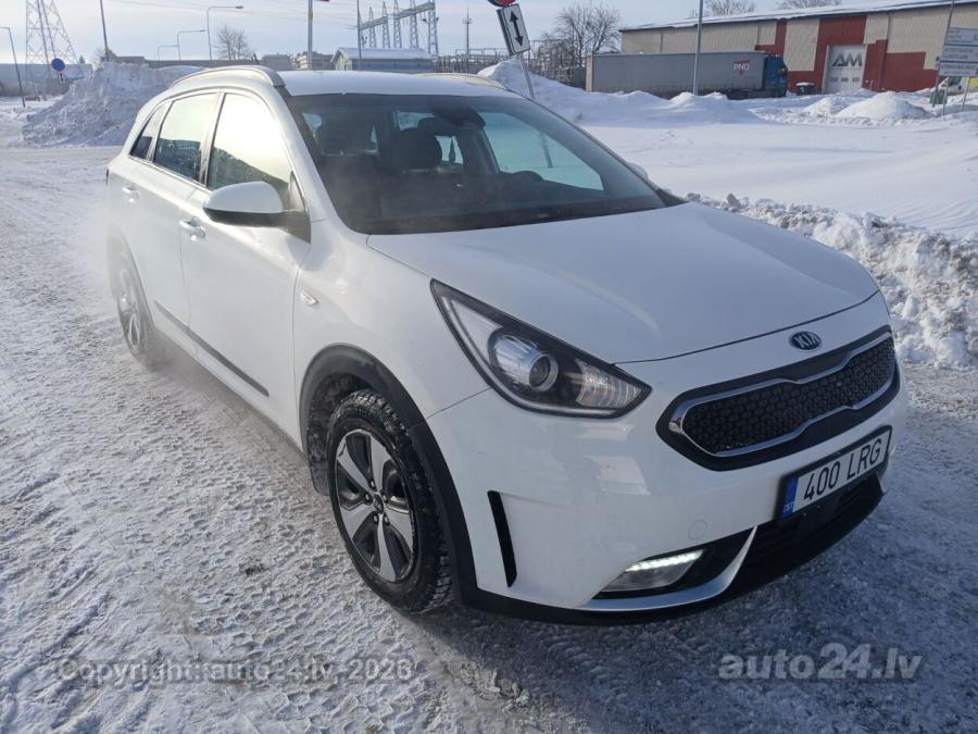 White Kia Niro 2018 in Tallinn, with an engine capacity of 1.60 L and mileage of 290 thousand km for 8790 €, photo 7 on AUTOMOTO.COM.LV