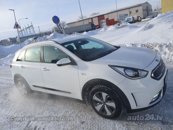 Balts Kia Niro 2018 Tallina, ar dzinēja tilpumu 1.60 L un nobraukumu 290 tūkst. km par 8790 €, foto 8 vietnē AUTOMOTO.COM.LV