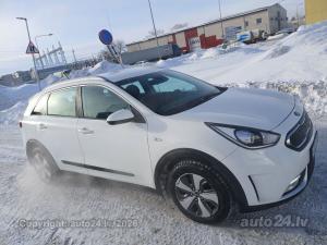 White Kia Niro 2018 in Tallinn, with an engine capacity of 1.60 L and mileage of 290 thousand km for 8790 €, photo 8 on AUTOMOTO.COM.LV