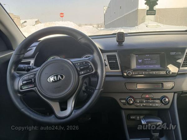 Белый Киа Niro 2018 в Таллин, объемом двигателя 1.60 л и пробегом 290 тыс. км за 8790 €, фото 11 на AUTOMOTO.COM.LV
