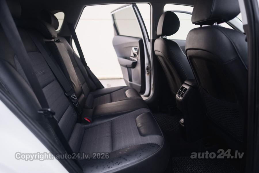 Balts Kia Niro 2018 Tallina, ar dzinēja tilpumu 1.60 L un nobraukumu 204 tūkst. km par 11499 €, foto 12 vietnē AUTOMOTO.COM.LV