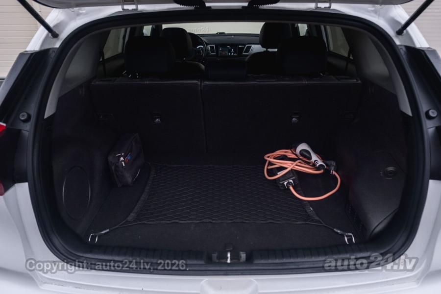 Balts Kia Niro 2018 Tallina, ar dzinēja tilpumu 1.60 L un nobraukumu 204 tūkst. km par 11499 €, foto 13 vietnē AUTOMOTO.COM.LV