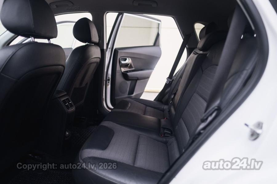 Balts Kia Niro 2018 Tallina, ar dzinēja tilpumu 1.60 L un nobraukumu 204 tūkst. km par 11499 €, foto 14 vietnē AUTOMOTO.COM.LV