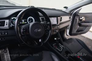 Balts Kia Niro 2018 Tallina, ar dzinēja tilpumu 1.60 L un nobraukumu 204 tūkst. km par 11499 €, foto 16 vietnē AUTOMOTO.COM.LV