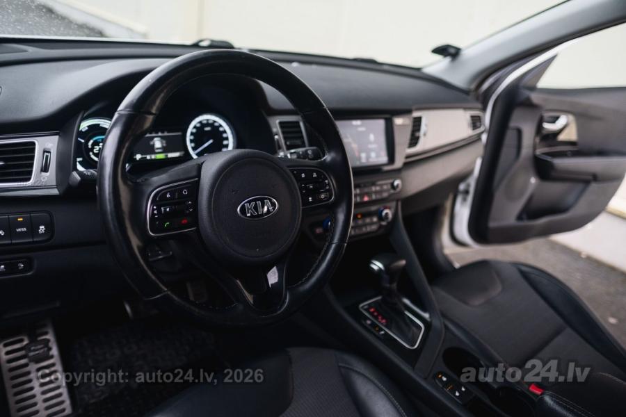 Balts Kia Niro 2018 Tallina, ar dzinēja tilpumu 1.60 L un nobraukumu 204 tūkst. km par 11499 €, foto 16 vietnē AUTOMOTO.COM.LV