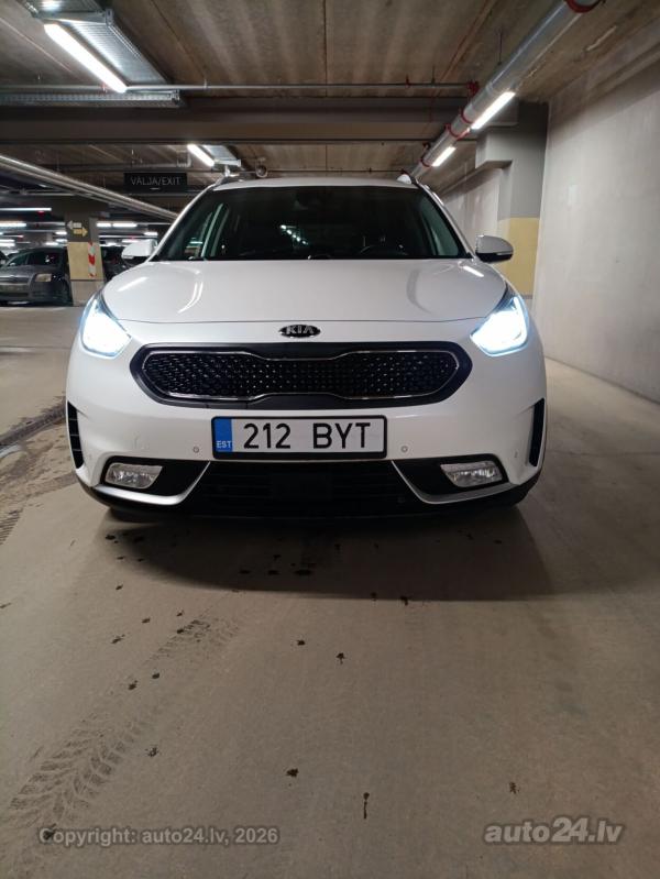 White Kia Niro 2019 in Tartu, with an engine capacity of 1.60 L and mileage of 63 thousand km for 17600 €, photo 3 on AUTOMOTO.COM.LV