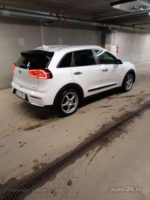 Balts Kia Niro 2019 Tartu, ar dzinēja tilpumu 1.60 L un nobraukumu 63 tūkst. km par 17600 €, foto 4 vietnē AUTOMOTO.COM.LV