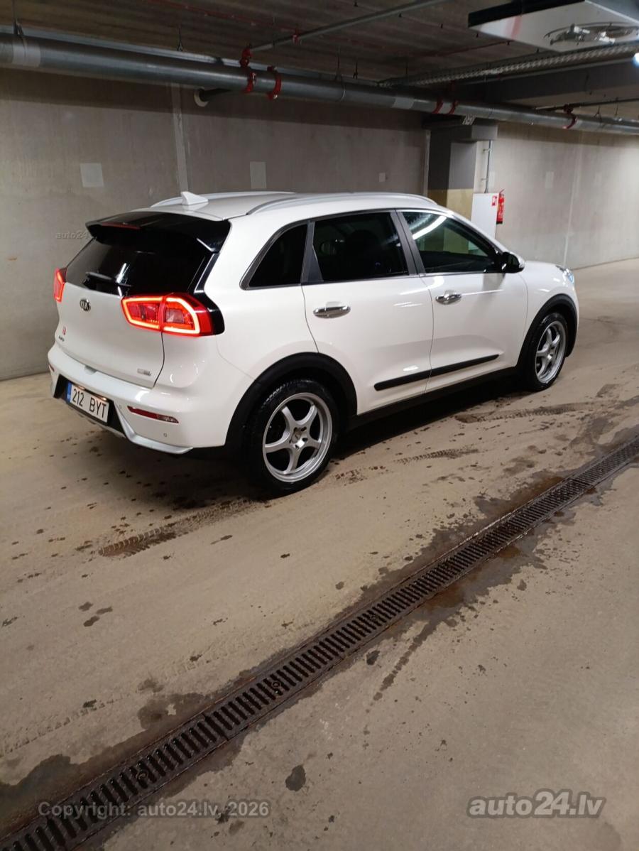 Balts Kia Niro 2019 Tartu, ar dzinēja tilpumu 1.60 L un nobraukumu 63 tūkst. km par 17600 €, foto 4 vietnē AUTOMOTO.COM.LV