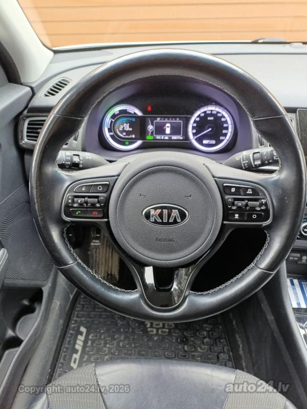White Kia Niro 2019 in Tartu, with an engine capacity of 1.60 L and mileage of 63 thousand km for 17600 €, photo 8 on AUTOMOTO.COM.LV