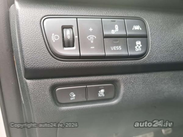 Balts Kia Niro 2019 Tallina, ar dzinēja tilpumu 0.00 L un nobraukumu 166 tūkst. km par 18400 €, foto 9 vietnē AUTOMOTO.COM.LV