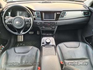 White Kia Niro 2019 in Tallinn, with an engine capacity of 0.00 L and mileage of 166 thousand km for 18400 €, photo 8 on AUTOMOTO.COM.LV