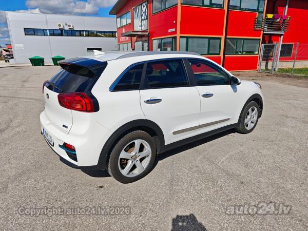 White Kia Niro 2020 in Tartu, with an engine capacity of 0.00 L and mileage of 80 thousand km for 19200 €, photo 5 on AUTOMOTO.COM.LV
