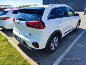 Balts Kia Niro 2021 Tallina, ar dzinēja tilpumu 1.60 L un nobraukumu 41 tūkst. km par 18990 €, foto 3 vietnē AUTOMOTO.COM.LV