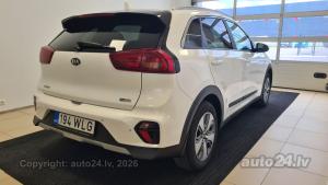 White Kia Niro 2021 in Tartu, with an engine capacity of 1.60 L and mileage of 104 thousand km for 16900 €, photo 4 on AUTOMOTO.COM.LV