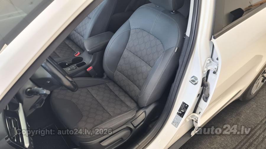 White Kia Niro 2021 in Tartu, with an engine capacity of 1.60 L and mileage of 104 thousand km for 16900 €, photo 6 on AUTOMOTO.COM.LV