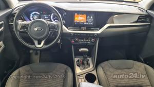 White Kia Niro 2021 in Tartu, with an engine capacity of 1.60 L and mileage of 104 thousand km for 16900 €, photo 10 on AUTOMOTO.COM.LV