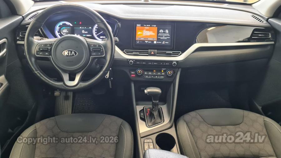 White Kia Niro 2021 in Tartu, with an engine capacity of 1.60 L and mileage of 104 thousand km for 16900 €, photo 10 on AUTOMOTO.COM.LV