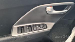 White Kia Niro 2021 in Tartu, with an engine capacity of 1.60 L and mileage of 104 thousand km for 16900 €, photo 15 on AUTOMOTO.COM.LV