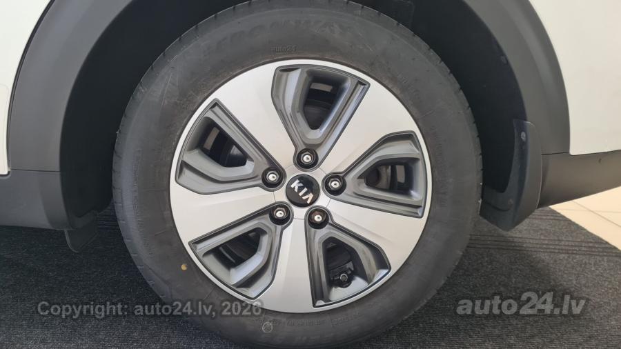 White Kia Niro 2021 in Tartu, with an engine capacity of 1.60 L and mileage of 104 thousand km for 16900 €, photo 23 on AUTOMOTO.COM.LV