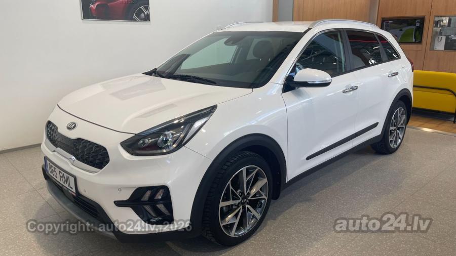 White Kia Niro 2021 in Narva, with an engine capacity of 1.60 L and mileage of 41 thousand km for 18500 €, photo 1 on AUTOMOTO.COM.LV