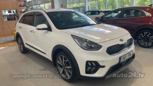 White Kia Niro 2021 in Narva, with an engine capacity of 1.60 L and mileage of 41 thousand km for 18500 €, photo 3 on AUTOMOTO.COM.LV