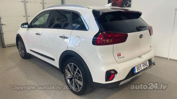 White Kia Niro 2021 in Narva, with an engine capacity of 1.60 L and mileage of 41 thousand km for 18500 €, photo 3 on AUTOMOTO.COM.LV