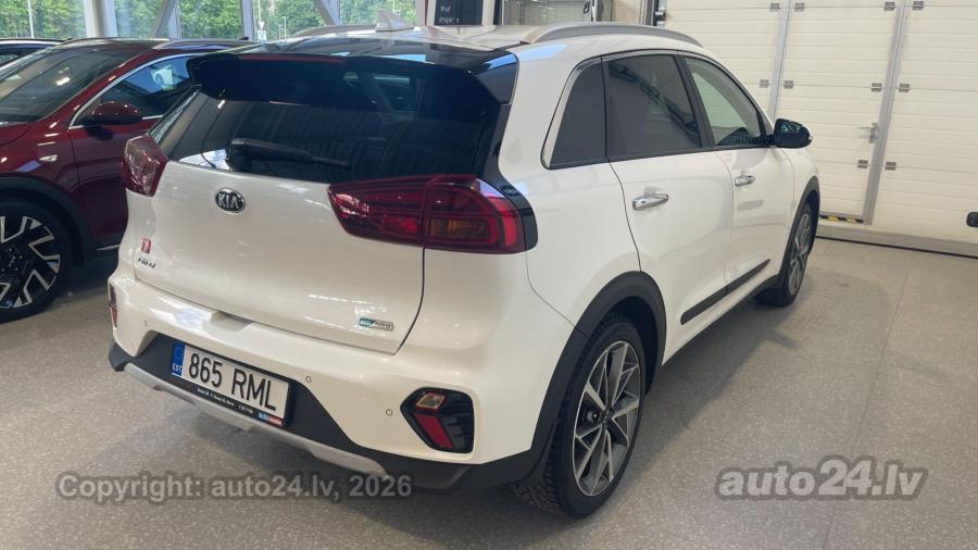 White Kia Niro 2021 in Narva, with an engine capacity of 1.60 L and mileage of 41 thousand km for 18500 €, photo 5 on AUTOMOTO.COM.LV