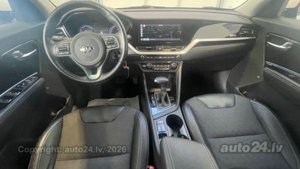 White Kia Niro 2021 in Narva, with an engine capacity of 1.60 L and mileage of 41 thousand km for 18500 €, photo 5 on AUTOMOTO.COM.LV