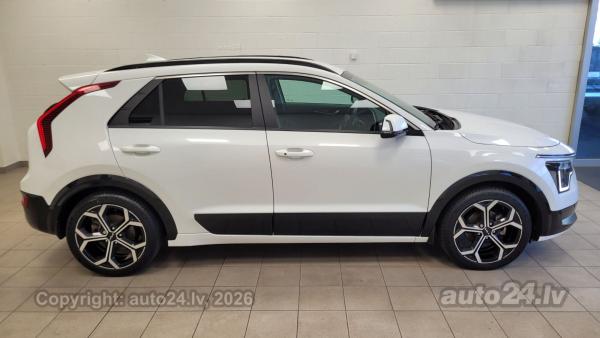 Kia Niro 2022 Pērnava vietnē Balts Kia Niro 2022 Pērnava, ar dzinēja tilpumu 1.60 L un nobraukumu 94 tūkst. km par 23900 €, foto 4 vietnē AUTOMOTO.COM.LV