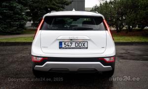 White Kia Niro 2023 in Tallinn, with an engine capacity of 1.60 L and mileage of 20 thousand km for 19999 €, photo 5 on AUTOMOTO.COM.LV