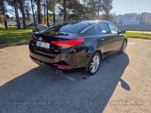 Black Kia Optima 2012 in Tallinn, with an engine capacity of 1.70 L and mileage of 205 thousand km for 4999 €, photo 5 on AUTOMOTO.COM.LV