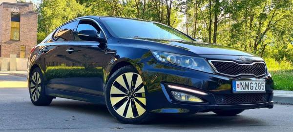 Black Kia Optima 2013 in Vilnius, with an engine capacity of 1.70 L and mileage of 351 thousand km for 5800 €, photo 1 on AUTOMOTO.COM.LV